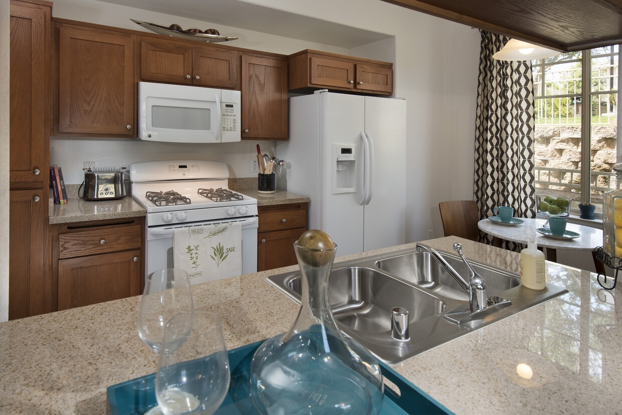 Avalon Oak Creek - 29128 Oak Creek Ln Agoura Hills, CA 91301 ...