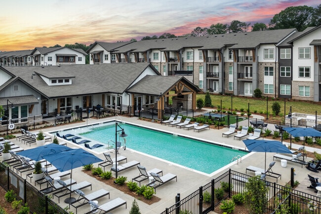 Pinnacle Point at Spivey Apartments for Rent with a Swimming Pool ...