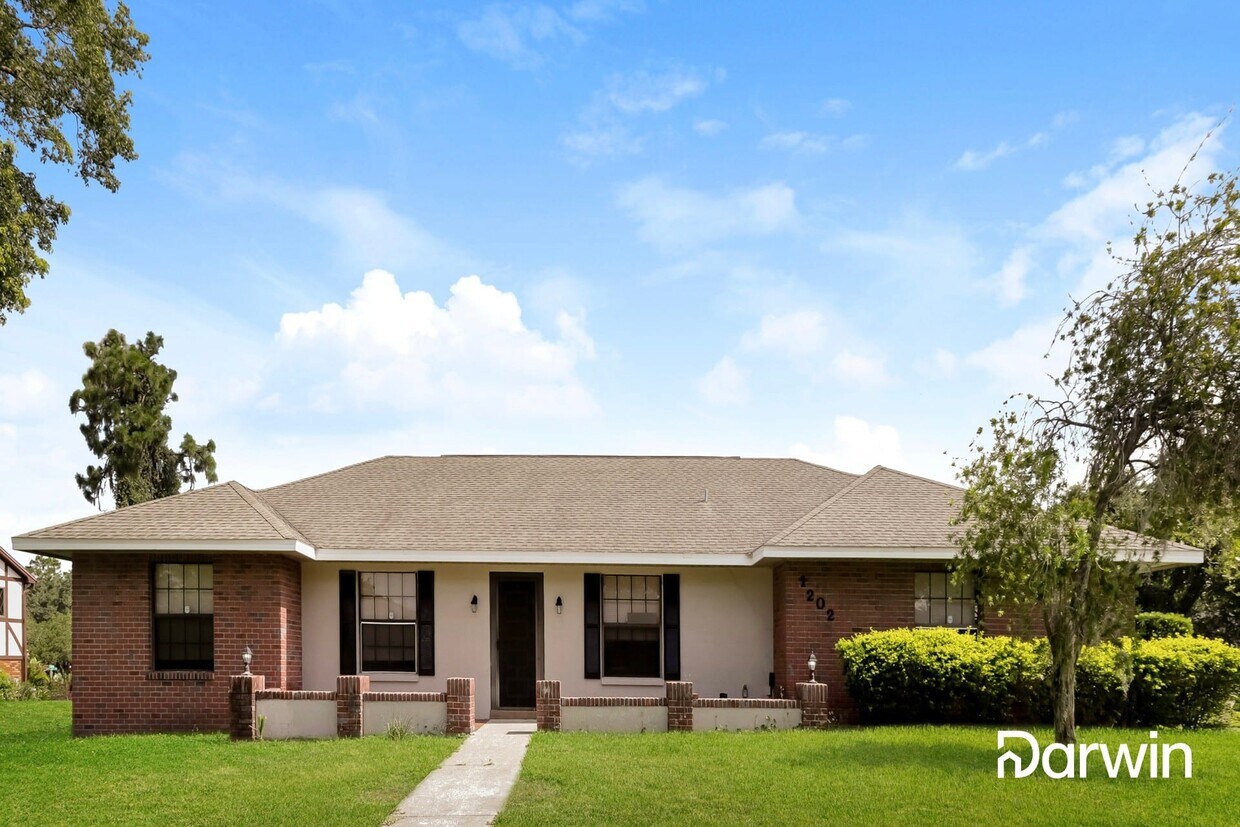 1202 Sandalwood Dr, Plant City, FL 33563 | Apartments.com