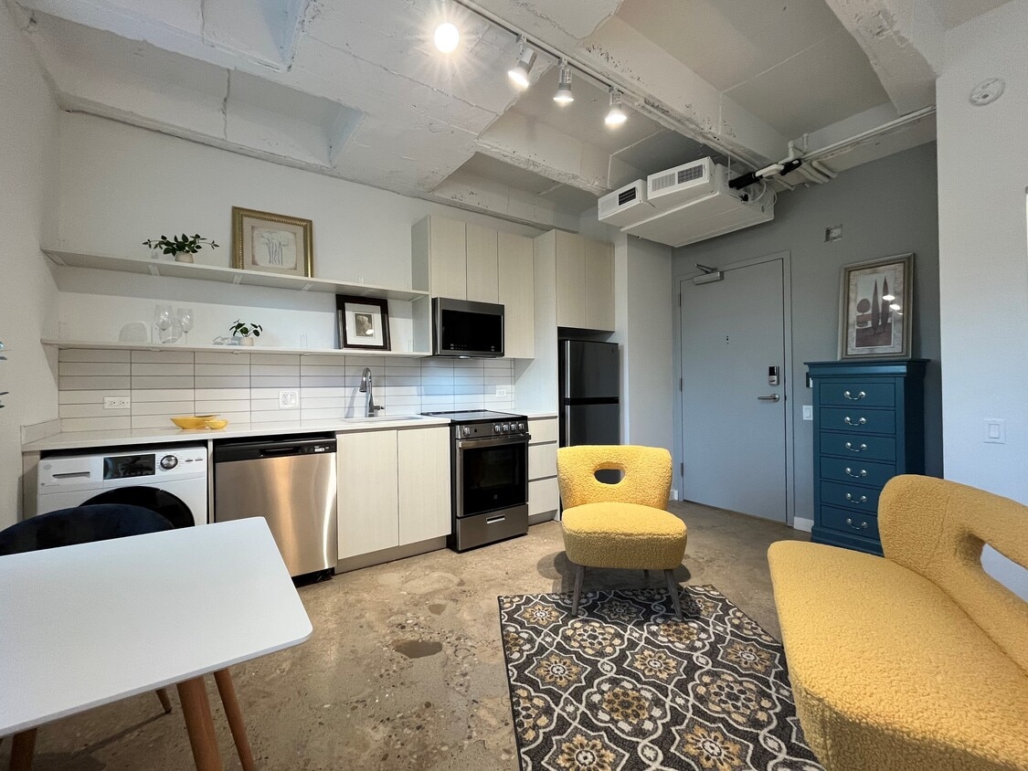 Lawrence Lofts - 1049 W Lawrence Ave Chicago, IL 60640 | Apartments.com