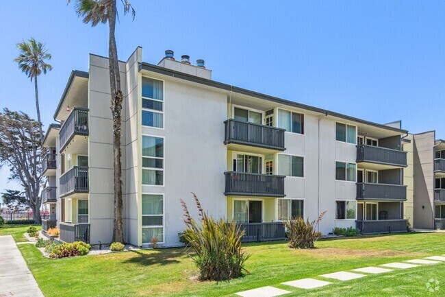 Hollywood Beach Apartments for Rent with Hardwood Floors - Oxnard, CA ...