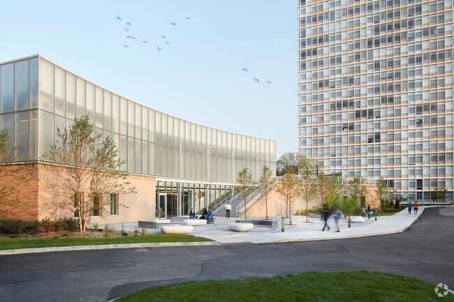 South Commons Apartments for Rent with a Walk-In Closet - Chicago, IL ...