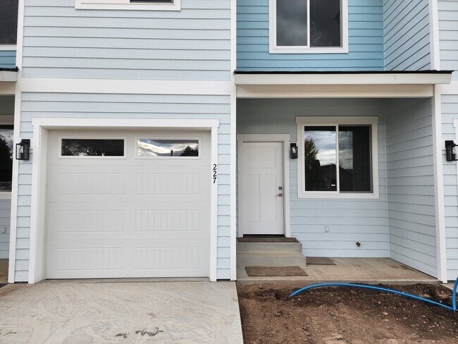 227 Cedar St, Hamilton, MT 59840 - Townhome Rentals in Hamilton MT ...