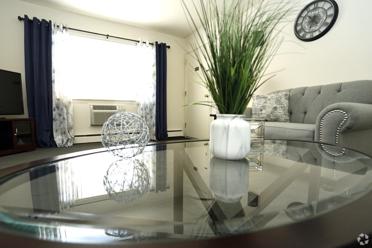 Skytop Gardens - 27 Skytop Gdns Parlin, NJ 08859 | Apartments.com