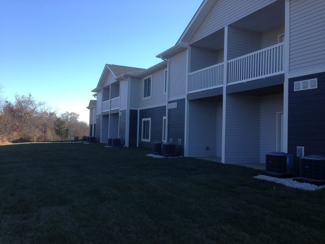 Pinecrest Apartments - 825 Sanchos Cir Dardenne Prairie, MO 63368 ...