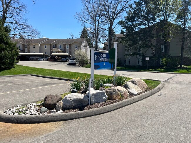 4936 Lake Point Dr Unit Hidden Harbor #4, Waterford Township, MI 48329 ...