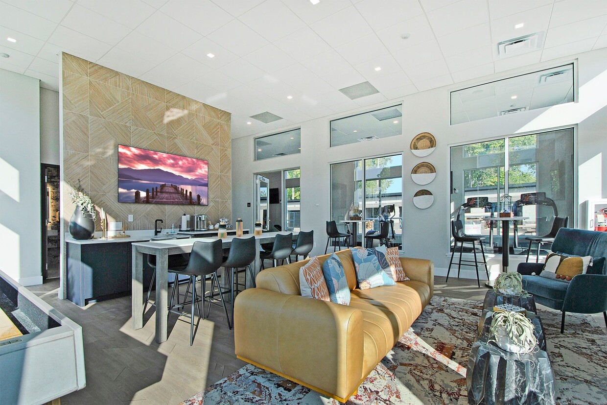 The Phoenix at Troy Crossing Apartments - 2151 E Big Beaver Rd Troy, MI ...