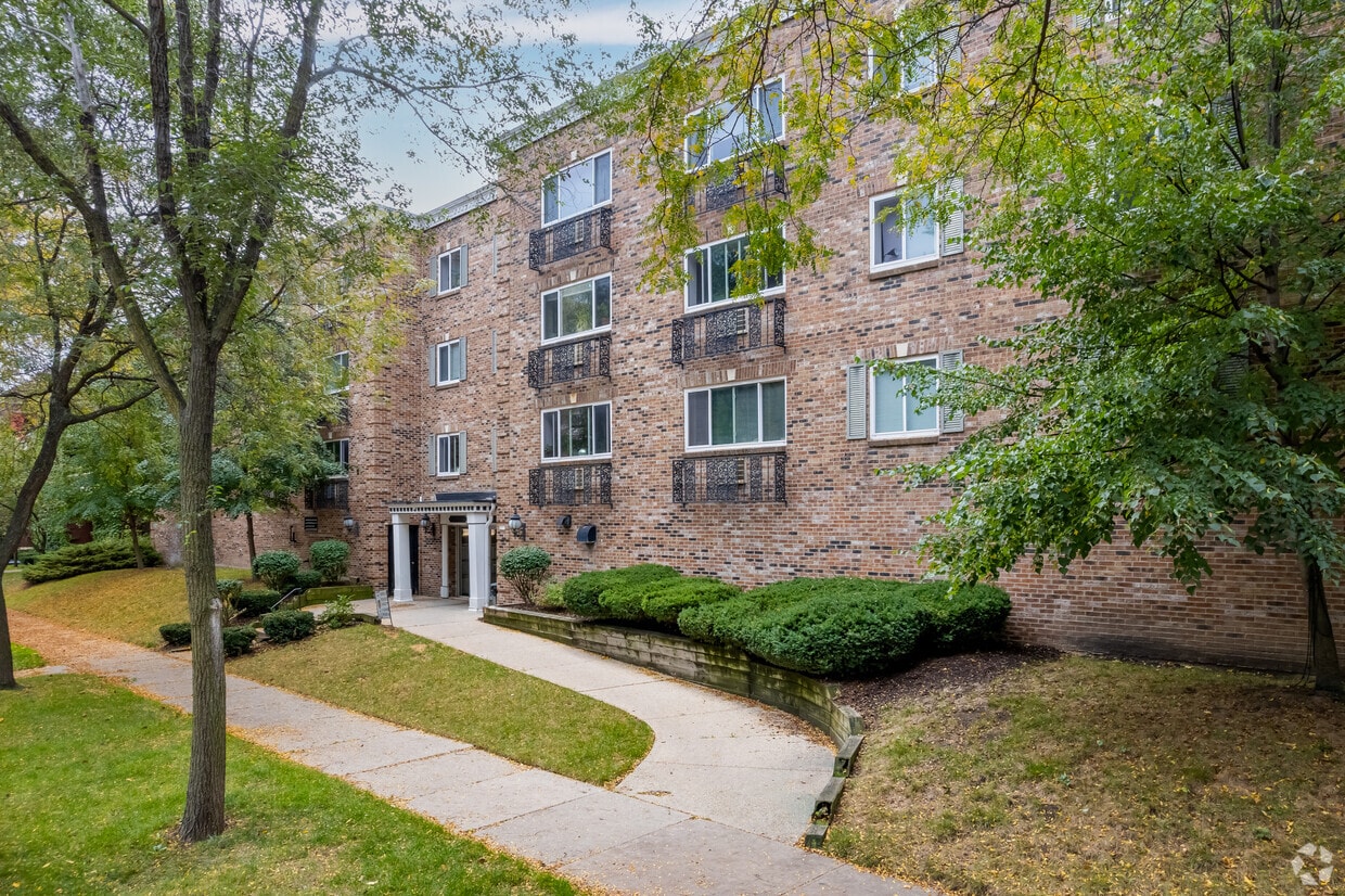 Ariel Place - 2535 N Prospect Ave Milwaukee, WI 53211 | Apartments.com