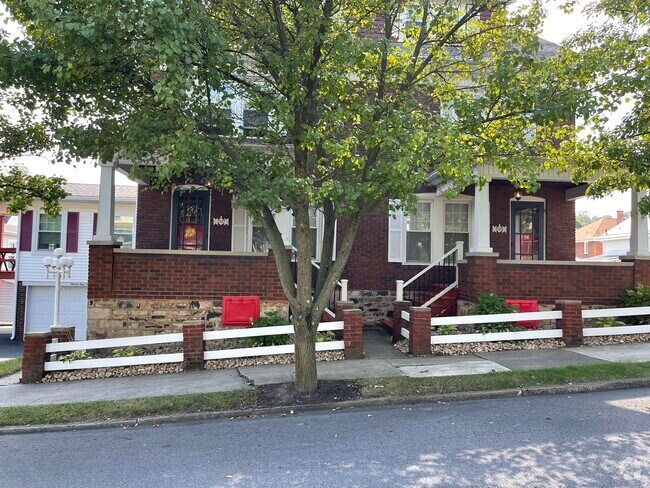 Apartments for Rent with Hardwood Floors in Patton PA