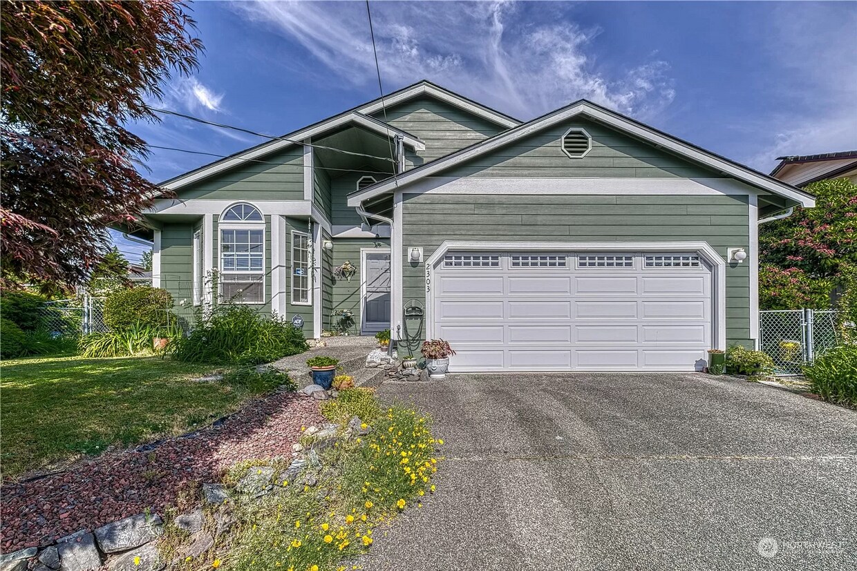 2303 Grandview Dr W, University Place, WA 98466 - House Rental in ...