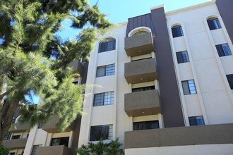 Strathmore Regency Apartments Rentals - Los Angeles, CA | Apartments.com