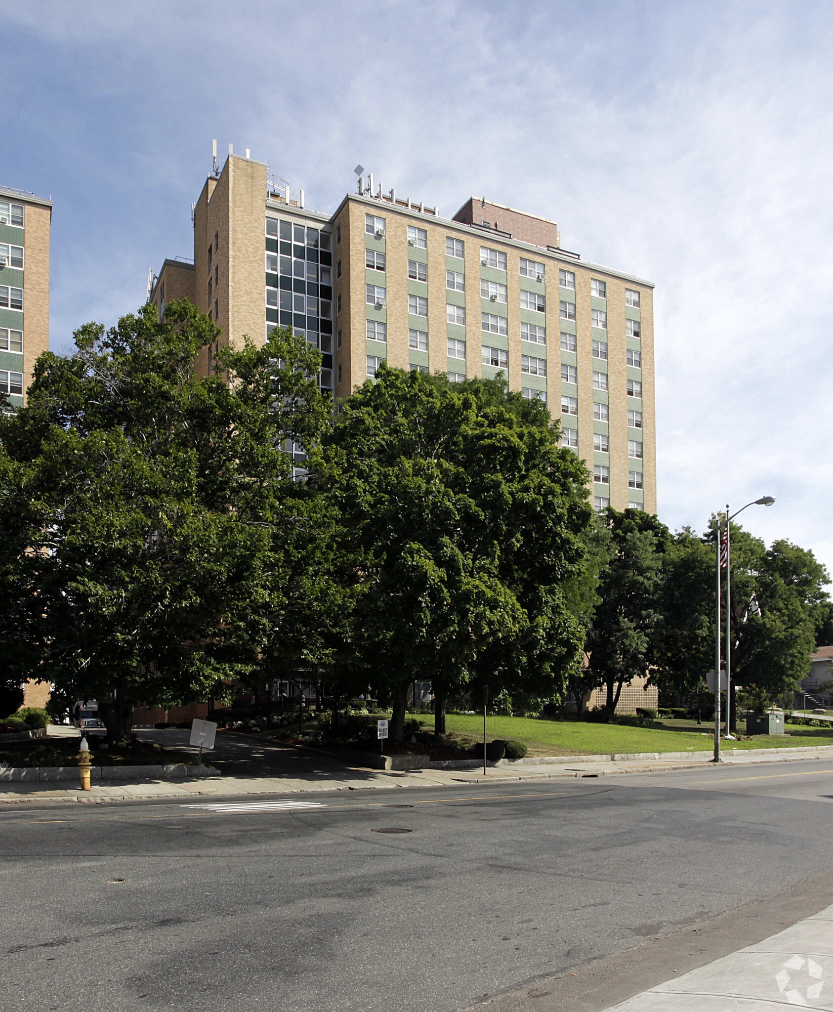 Webster Square Towers East and West - 1050-1060 Main St Worcester, MA ...