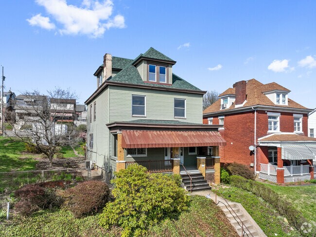 South View Place Apartments for Rent with a Yard - Pittsburgh, PA ...