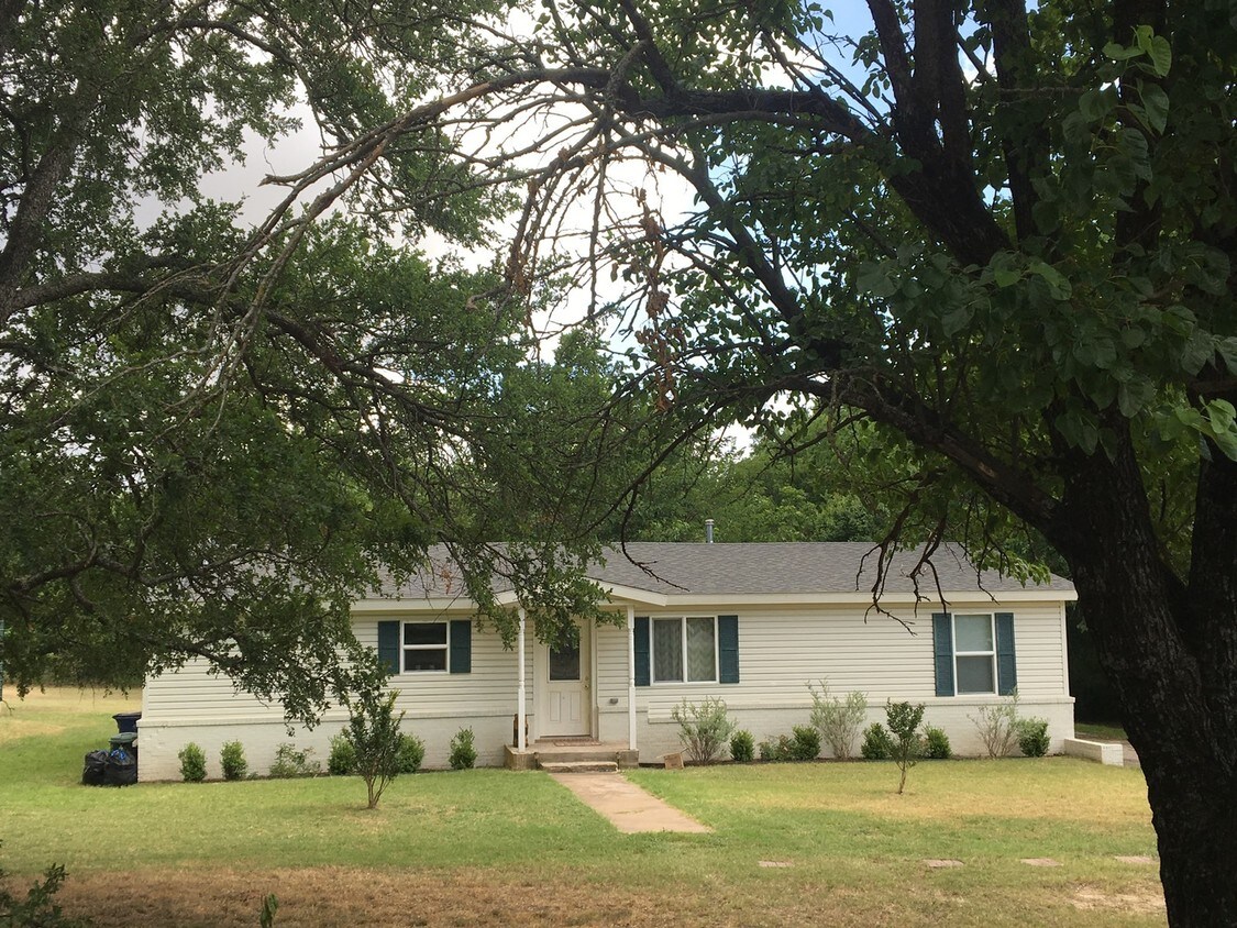 301 W Mulberry St, Decatur, TX 76234 - House Rental in Decatur, TX ...