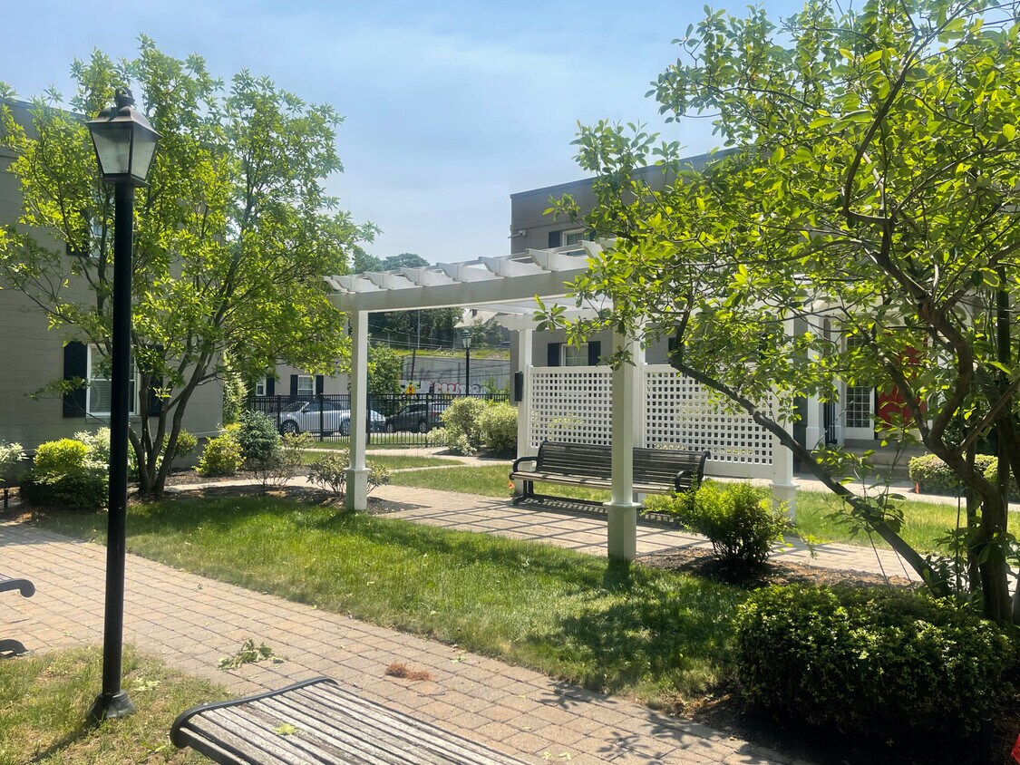 7 Charlesbank Rd Unit #1, Newton, MA 02458 - Condo for Rent in Newton ...