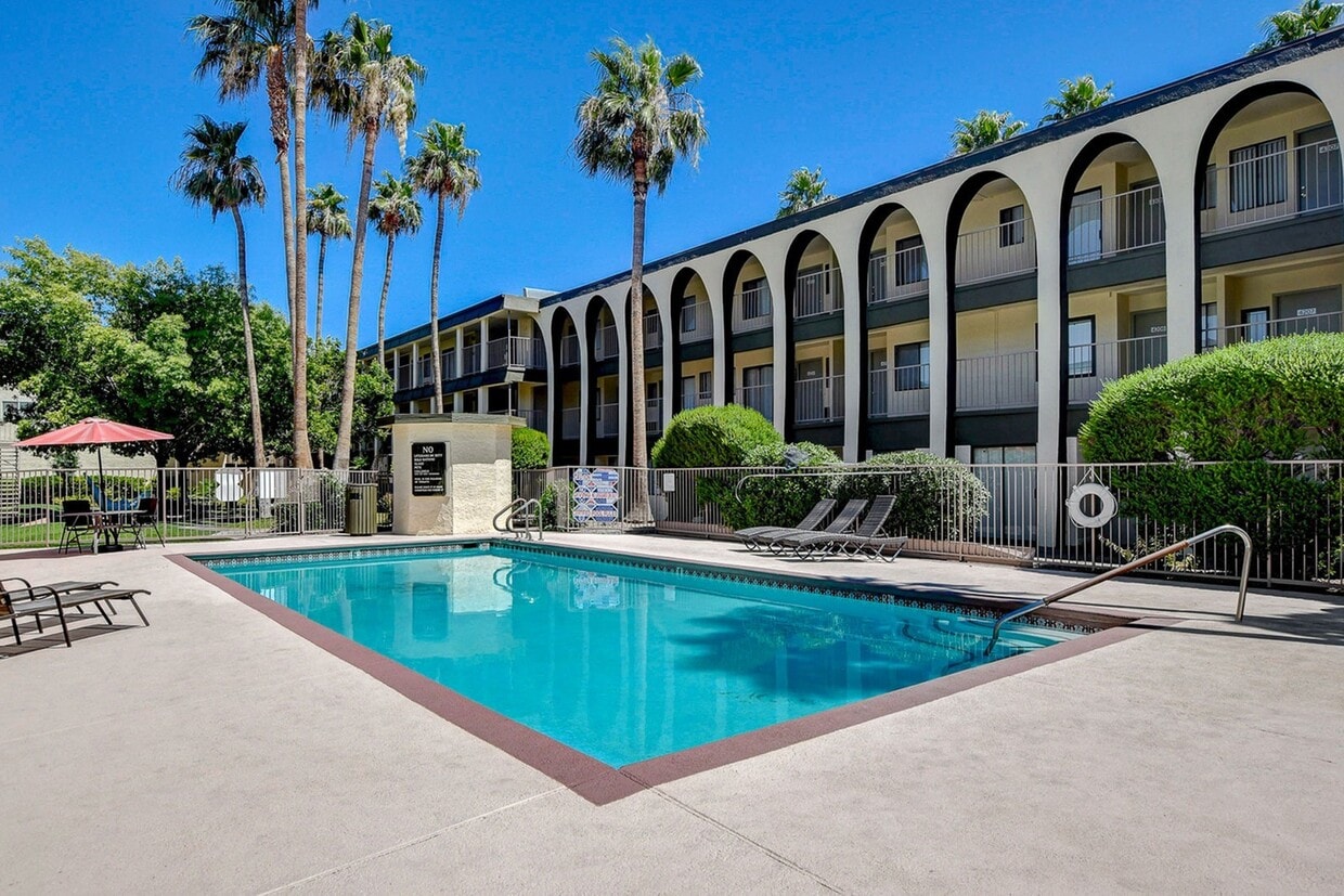 Paradise Royale - 4505 Paradise Rd Las Vegas, NV 89169 | Apartments.com