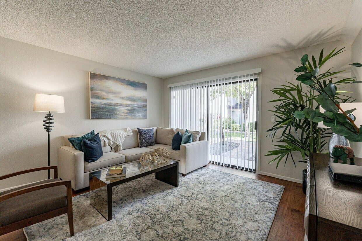 Club Valencia Luxury Apartments - Apartments in Glendale, AZ ...