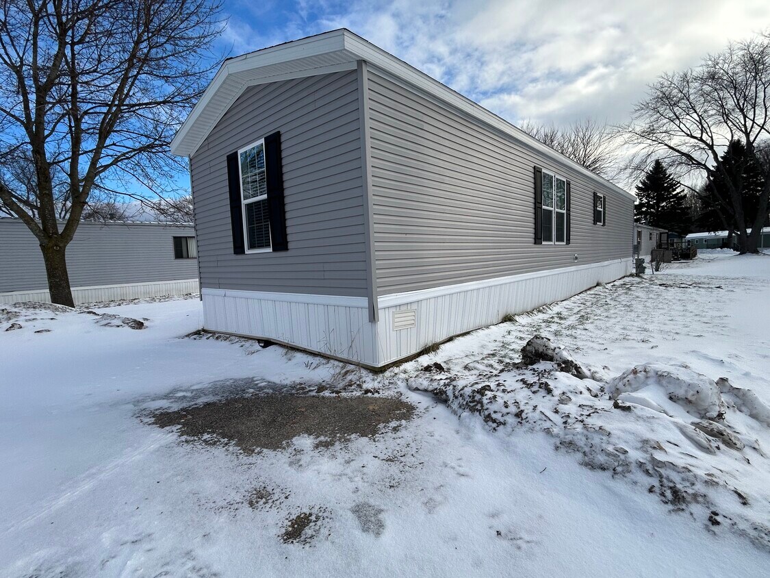 4418 E Daisy Ln, Traverse City, MI 49685 | Apartments.com