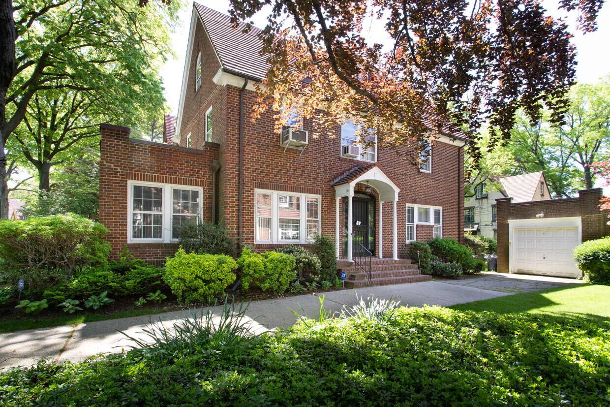 141 Greenway S, Queens, NY 11375 - House Rental in Queens, NY ...