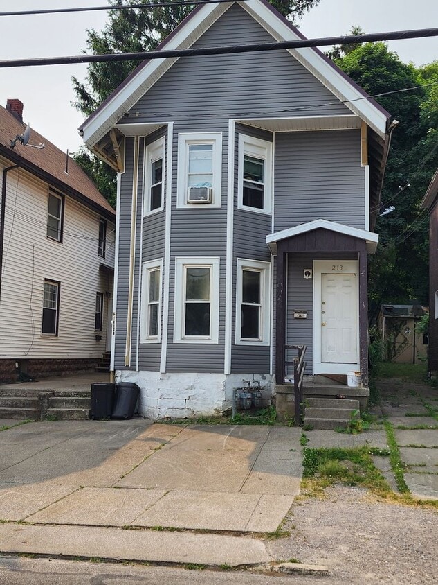 213 E 28th St Unit 213 E 28th Street, Erie, PA 16504 - Room for Rent in ...