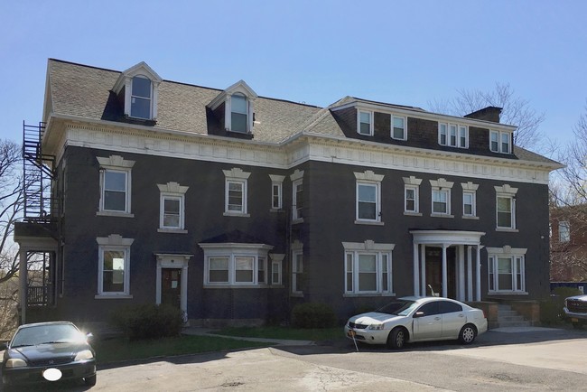 1050 Lake Ave, Rochester, NY 14613 Apartments - Rochester, NY ...