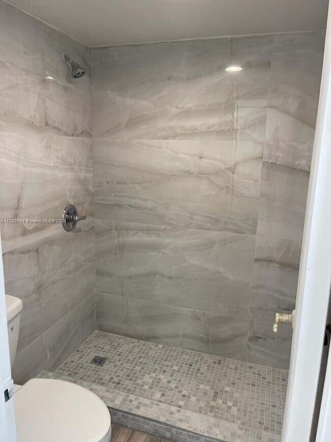 2829 Indian Creek Dr Unit 804, Miami Beach, FL 33140 - Room for Rent in Miami Beach, FL ...