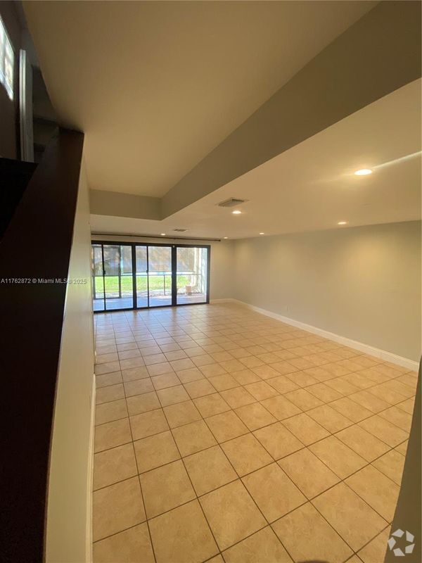 Springtree West Apartments for Rent with Hardwood Floors - Sunrise, FL ...