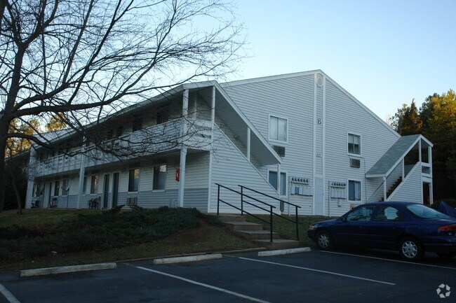 Oakhill Apartments - 831 Beaty St Davidson, NC 28036 | Apartments.com