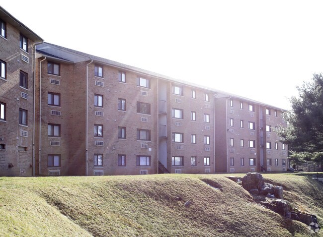 Summit Chase Apartments Rentals in Wilmington at 9 Courtyard Ln ...