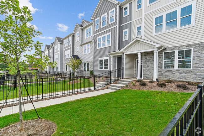 Eagle Lake Apartments for Rent with a Yard - Charlotte, NC - Updated ...