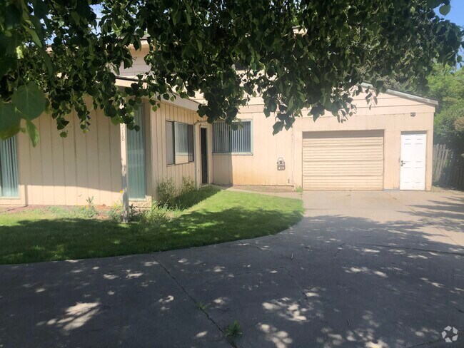 Pullman Halls Apartments for Rent with a Garage - Pullman, WA - 1 ...