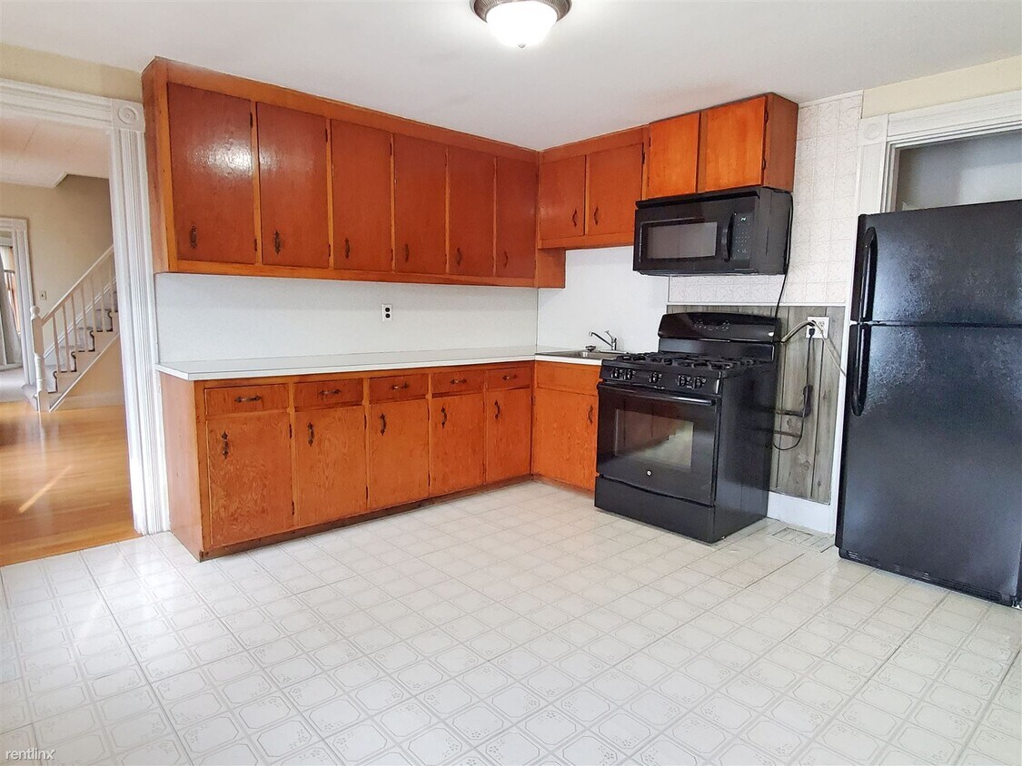 123 Chestnut St, Waltham, MA 02453 - Room for Rent in Waltham, MA ...