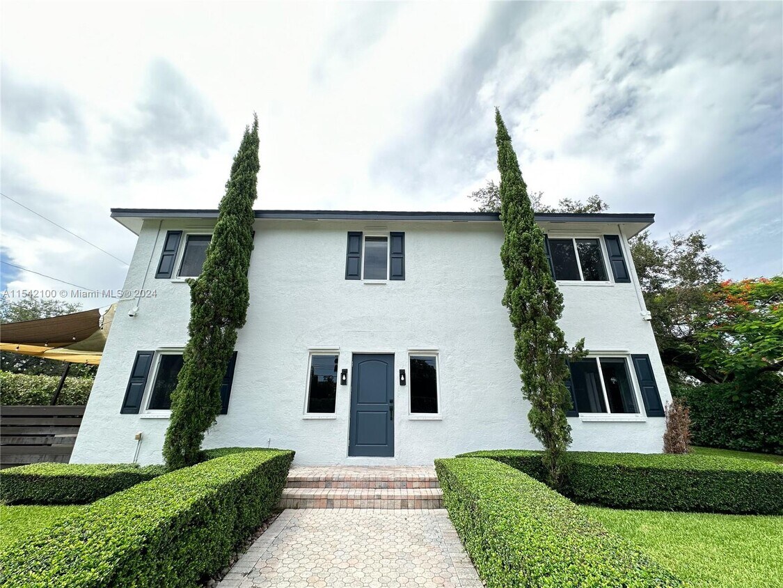 7055 Sunset Dr, Miami, FL 33143 - House Rental in Miami, FL ...