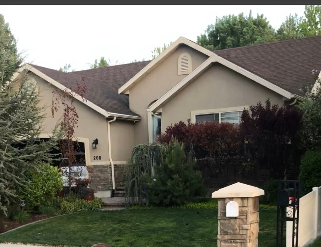 208 Santa Fe Dr, Springville, UT 84663 - House Rental in Springville ...