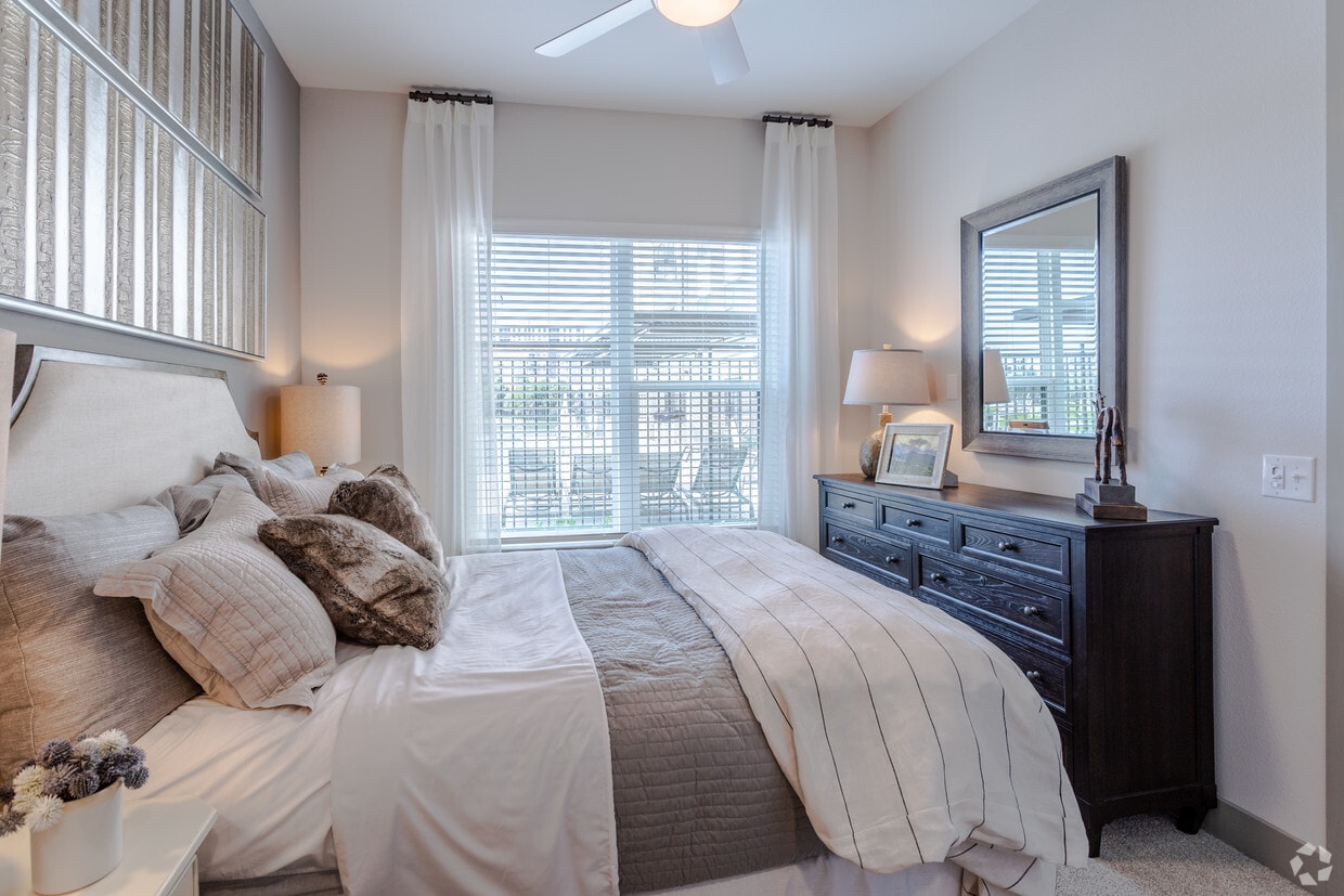 The Banks at Las Colinas - 900 Lake Carolyn Pky Irving, TX 75039 ...