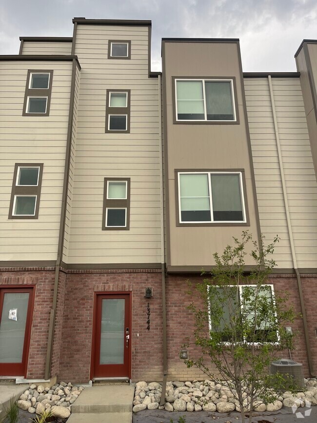 The Overlook District Student Apartments for Rent - Broomfield, CO - 2 ...