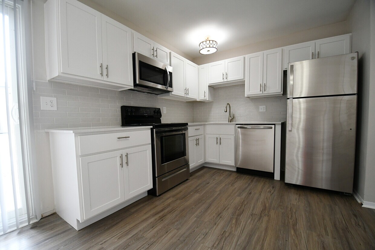 Rochester Villas Apartments - 1070 Villa Park Dr Troy, MI | Apartments.com