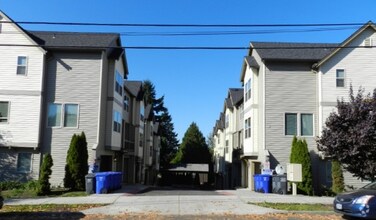 Powellhurst-Gilbert Apartments for Rent with a Garage - Portland, OR ...