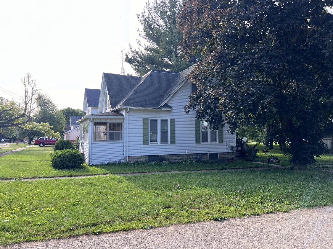 201 E Oak St, Manlius, IL 61338 - House Rental in Manlius, IL ...