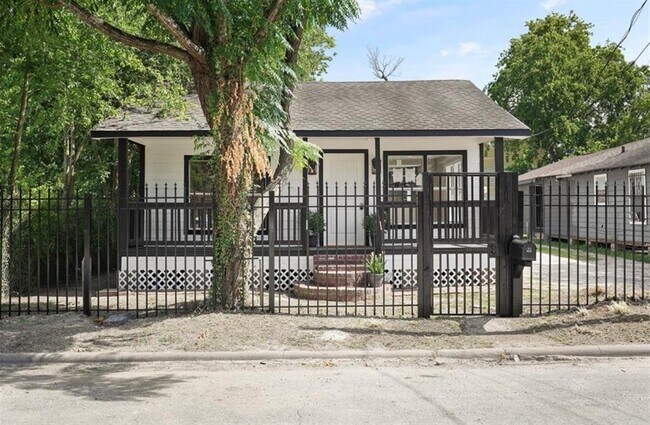 1318 E 36th St, Houston, TX 77022 - House Rental in Houston, TX ...