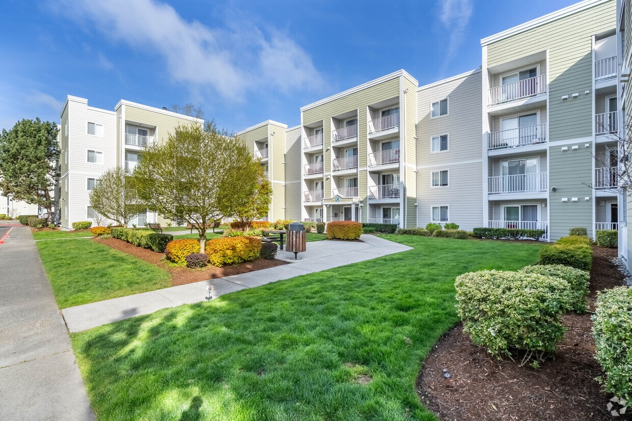 Camelot Apartment Homes - 11030 Evergreen Way Everett, WA 98204 ...