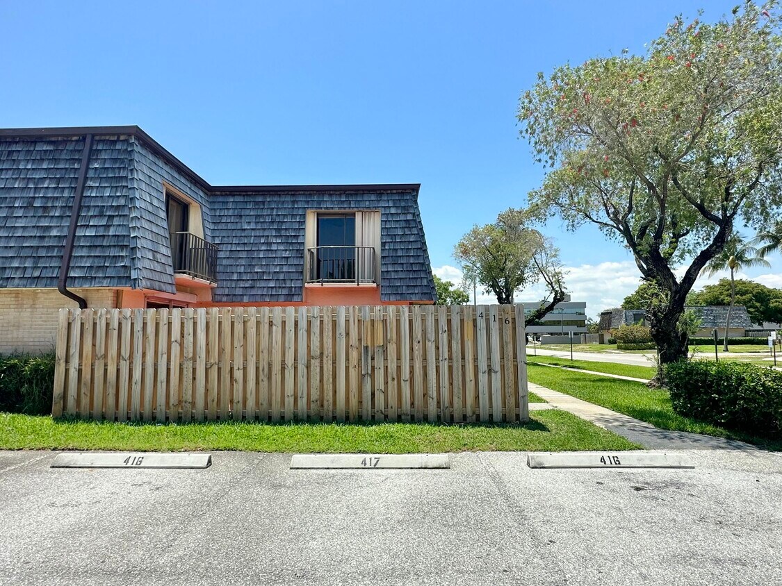 416 Arabian Rd, Palm Springs, FL 33461 - Townhome Rentals in Palm ...