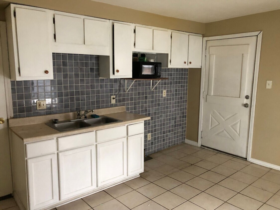 7815 Jeffries Ave Unit 7815 JEFFRIES, Cleveland, OH 44105 - Room for ...