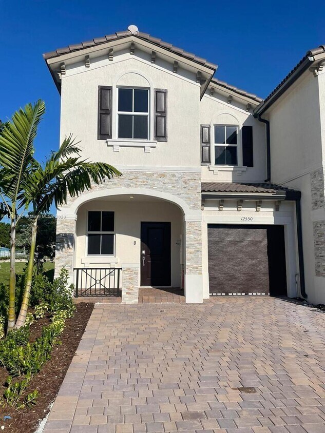 12550 NW 23rd Pl, Miami, FL 33125 - Townhome Rentals in Miami FL ...
