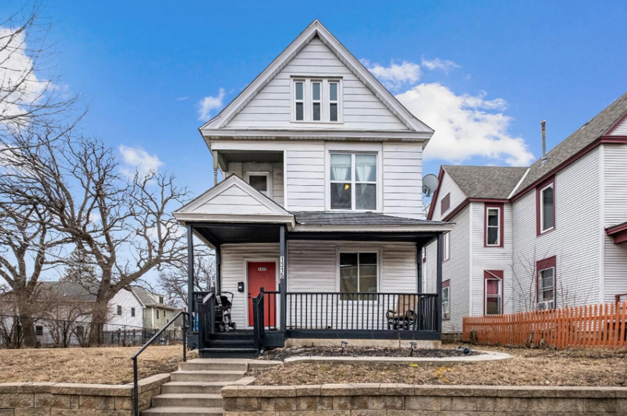 1315 Golden Valley Rd Unit Upper, Minneapolis, MN 55411 - Room for Rent ...