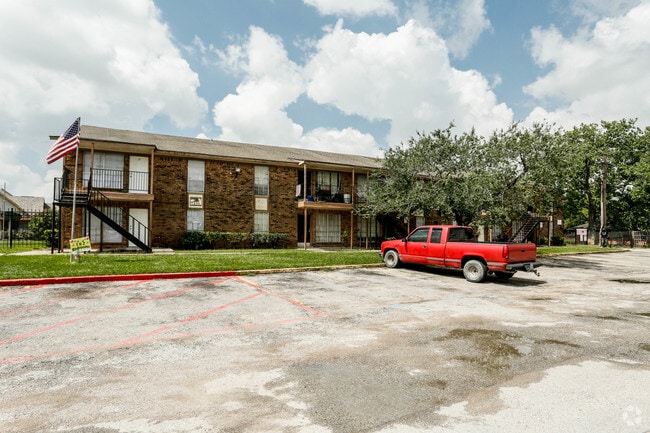 Crystal Springs Apartments - Houston, TX | Apartments.com