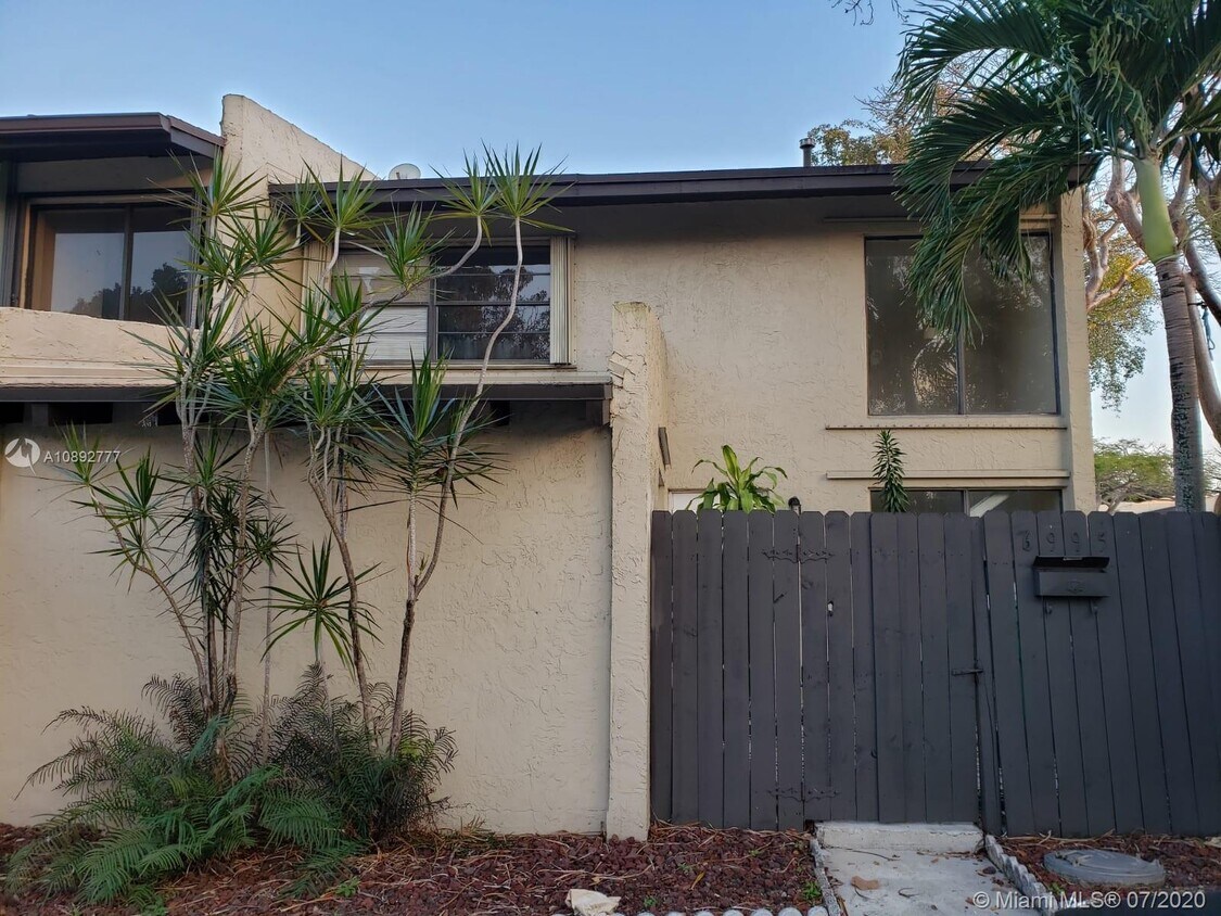 6995 SW 110th Ct, Miami, FL 33173 - Townhome Rentals in Miami FL ...