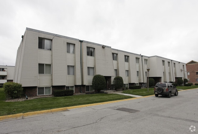 Apartments for Rent with a Walk-In Closet in Rockbrook Place, Omaha ...