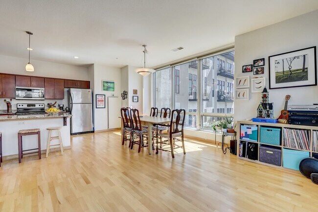 601 E Ogden Ave Unit 312, Milwaukee, WI 53202 - Condo for Rent in ...