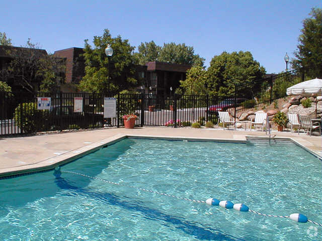 Oaks Braemar Apartments - Edina, MN | Apartments.com